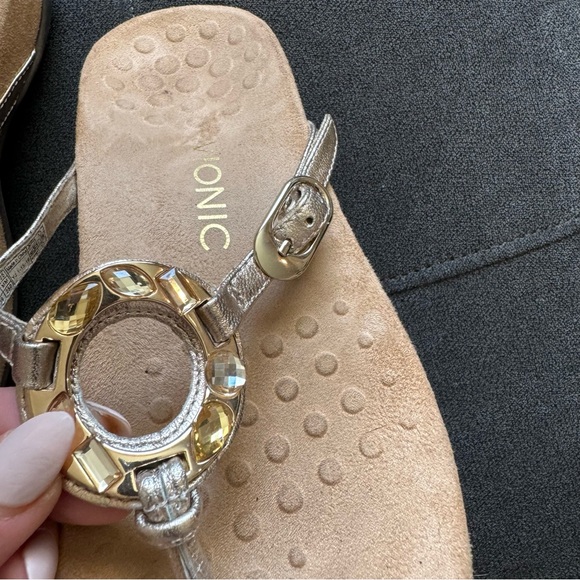 Vionic | Shoes | Vionic Ricci Gold Orthaheel Rest Sandal Flip Flops ...